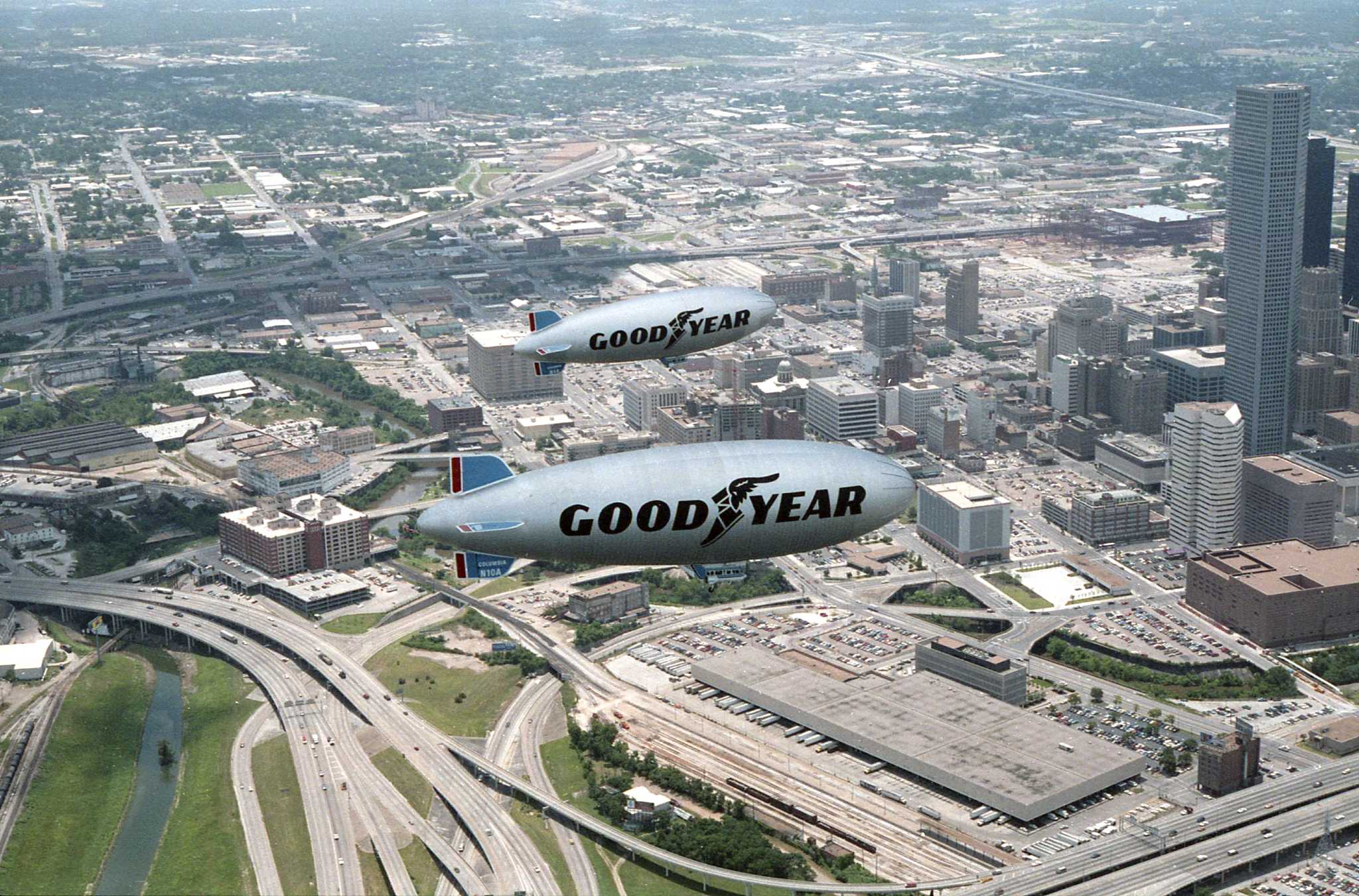 30 years ago: Dueling blimps, all stars arrive, Elissa in NYC