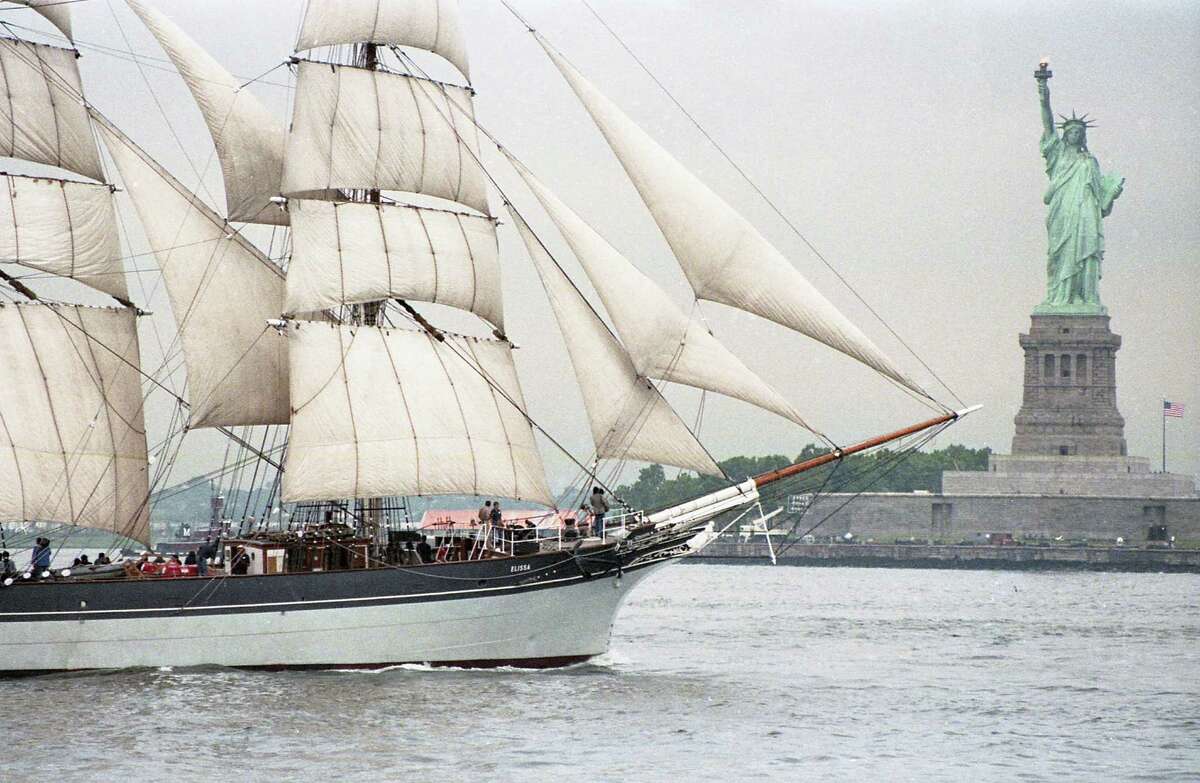 30 years ago: Dueling blimps, all stars arrive, Elissa in NYC