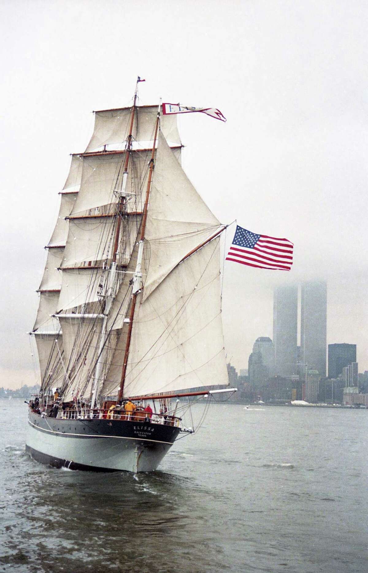 30 years ago: Dueling blimps, all stars arrive, Elissa in NYC