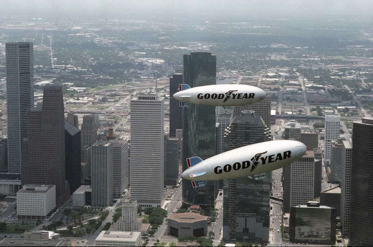 30 years ago: Dueling blimps, all stars arrive, Elissa in NYC