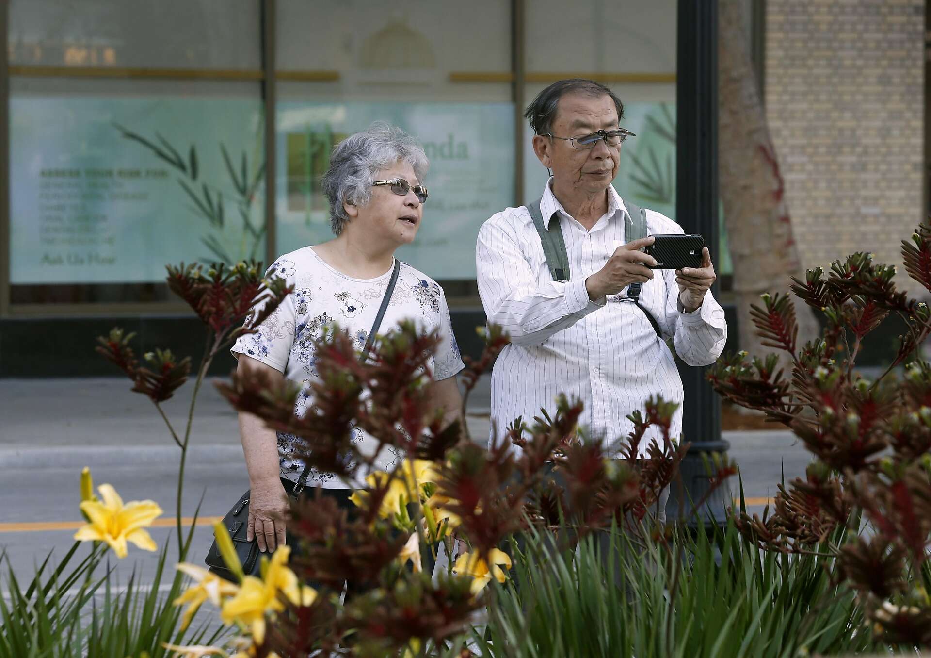 Oakland celebrates a renovated Latham Square
