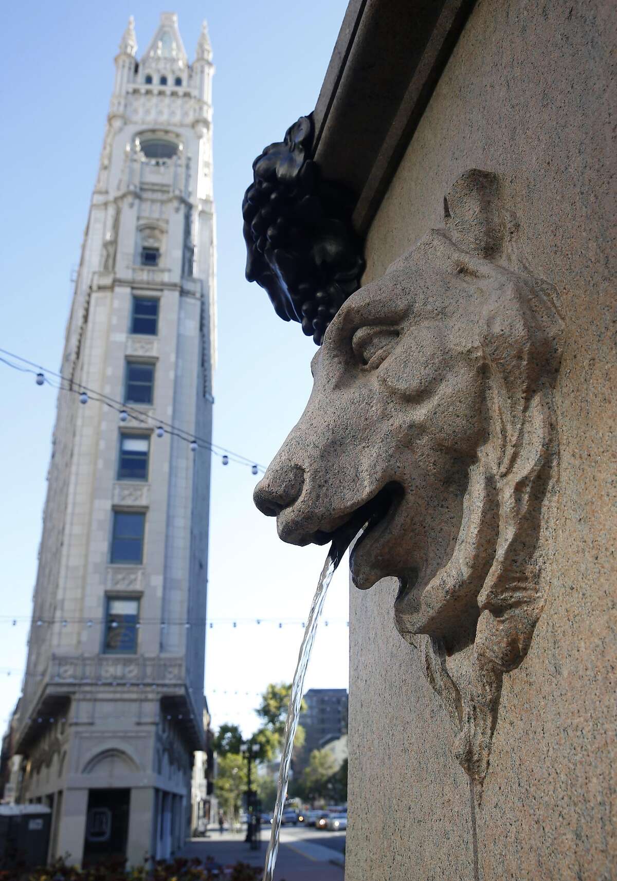 Oakland celebrates a renovated Latham Square