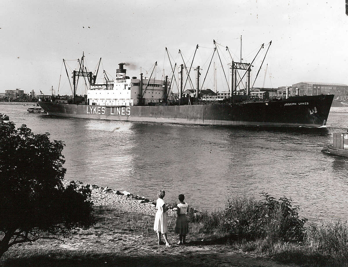 Photos: Ex-military warcraft lurk in Neches River