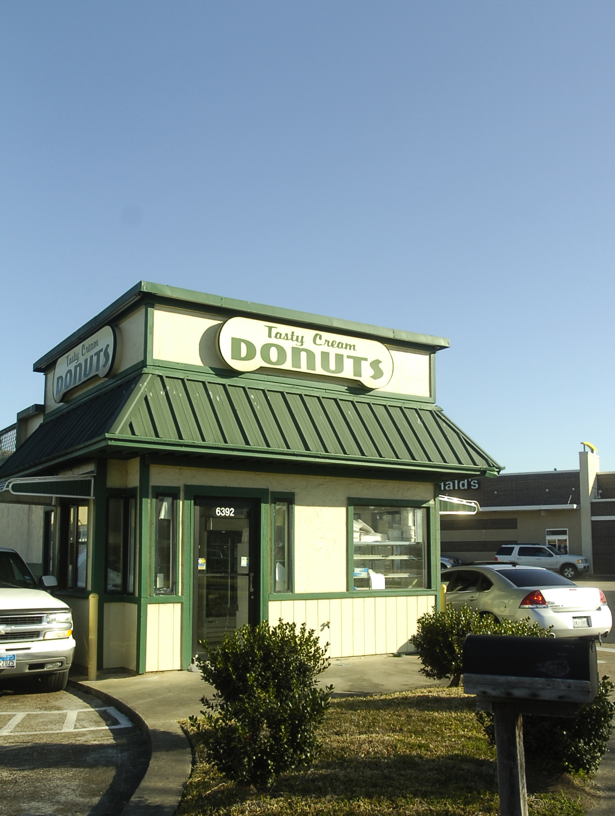 Tasty Creme Donuts announces move to new location