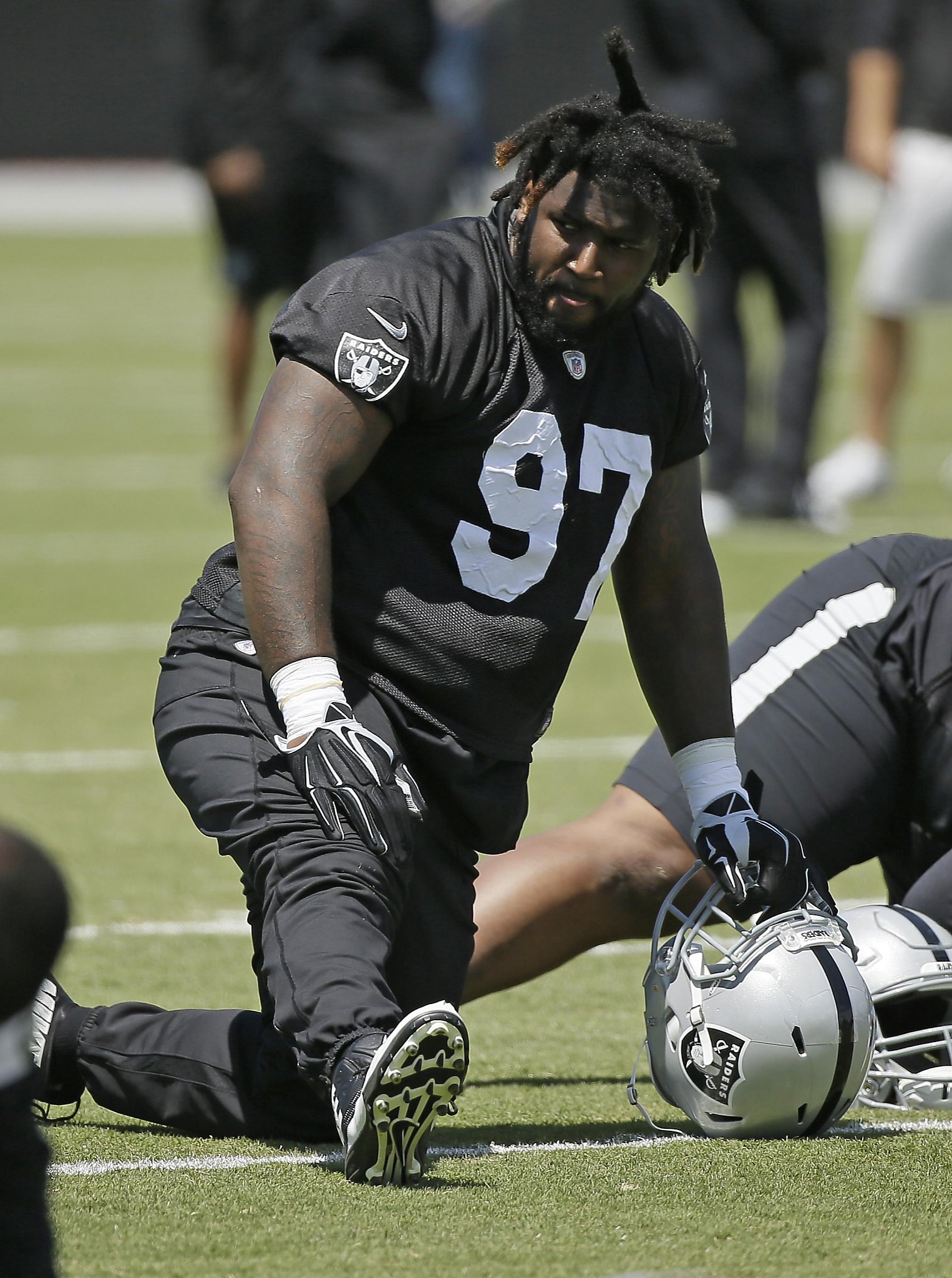 Raiders’ Mario Edwards glad to be back after months in neck brace