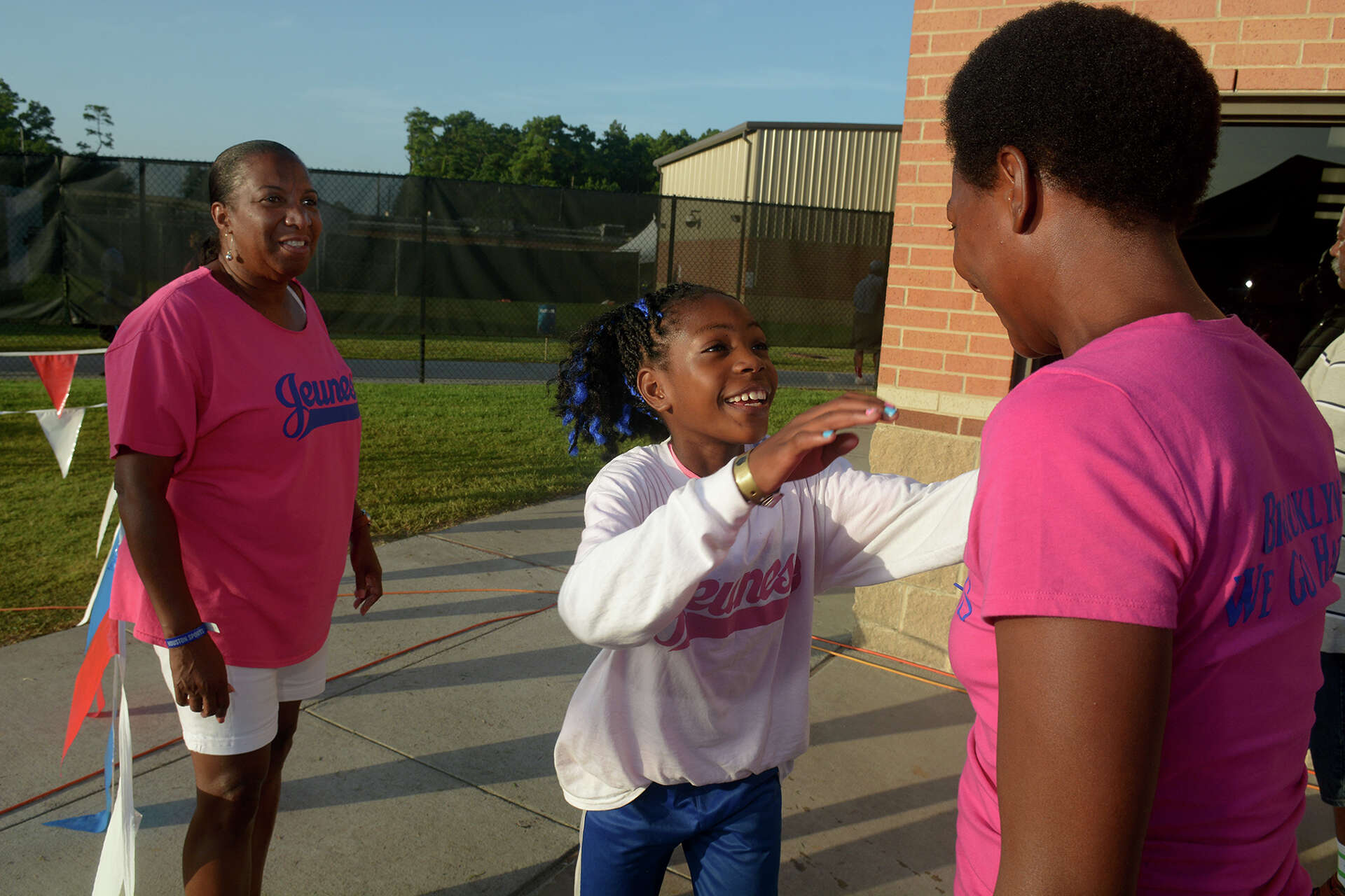 Mom's surprise visit to daughters' AAU meet contrasts with rough home life