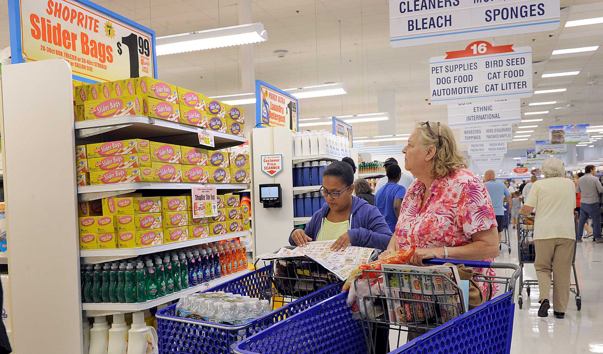 ShopRite opens in Danbury; makes $10K donation to food bank
