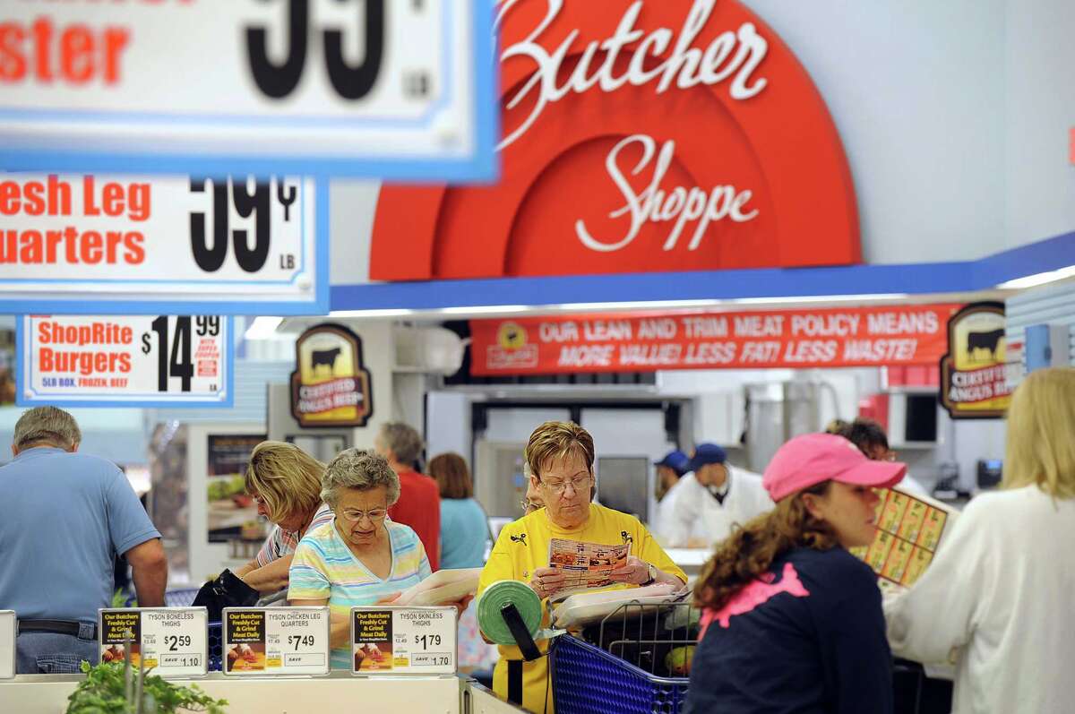 ShopRite opens in Danbury; makes $10K donation to food bank