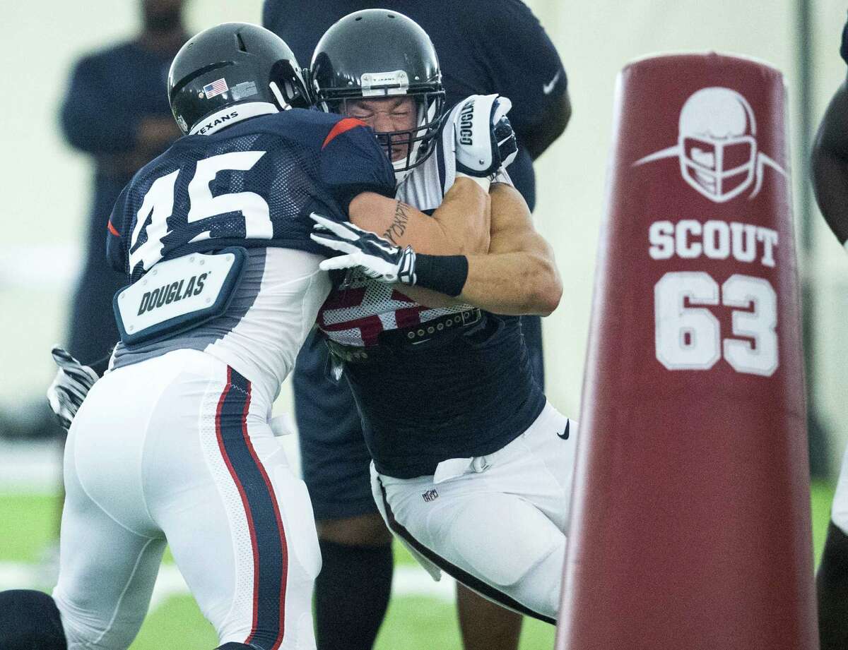 Texans get out of the heat with indoor practice