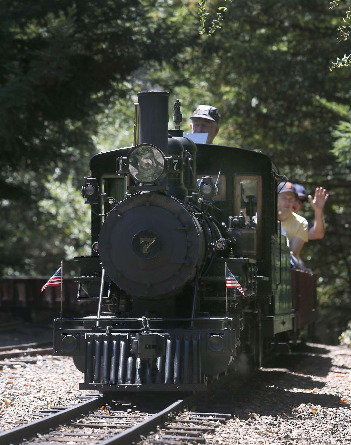 Bay Area small-train culture gains steam