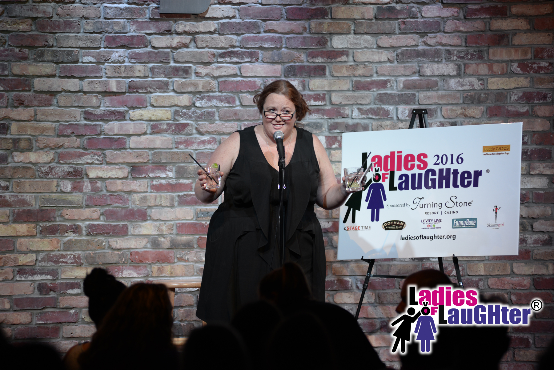 A standup comedy first-timer overcomes stage fright