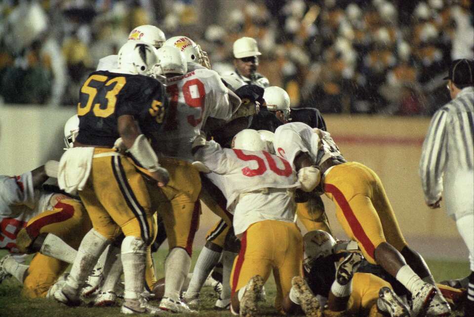 Yates set standard with state football title in '85