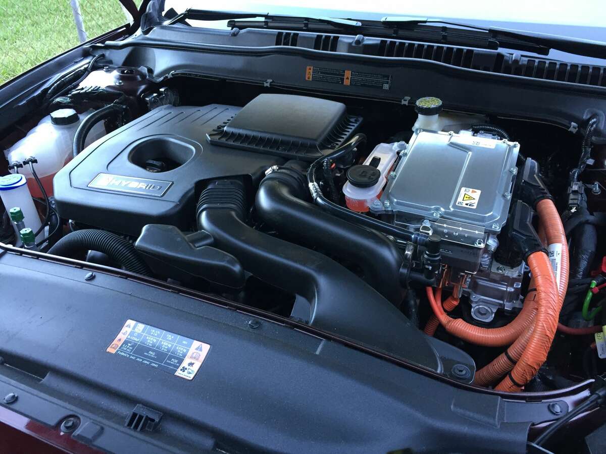 Review: 2017 Ford Fusion Hybrid Titanium