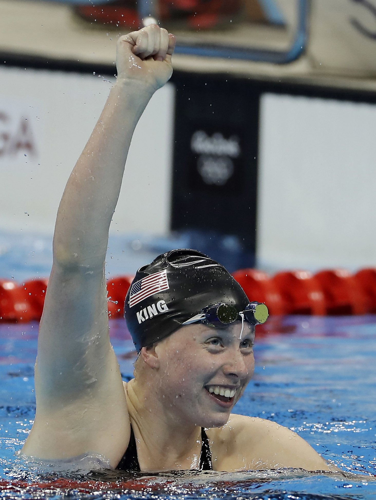 Winning night with gold medals for two US swimmers