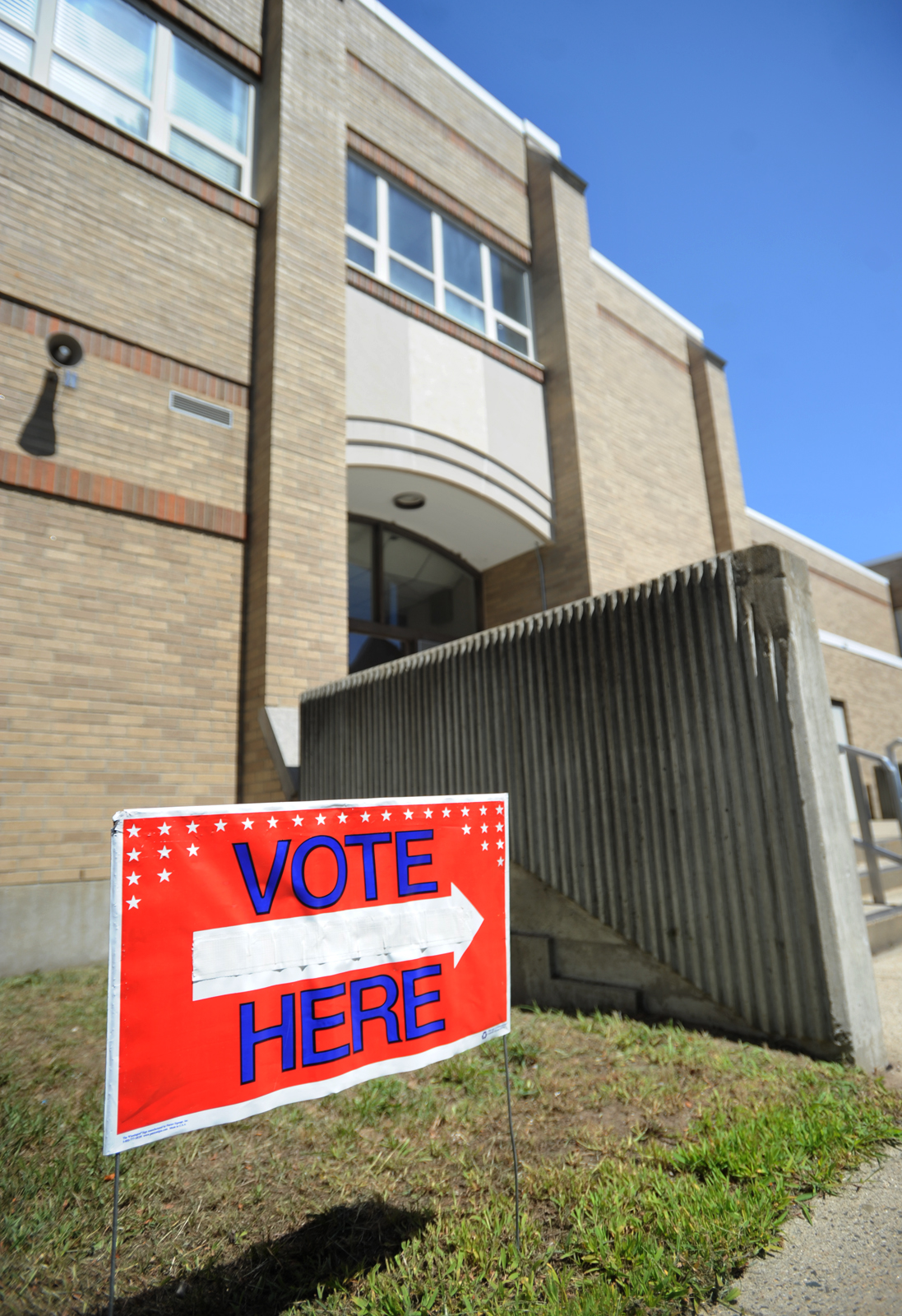 Stratford Democratic primary: O'Neal beats Singh in unofficial result