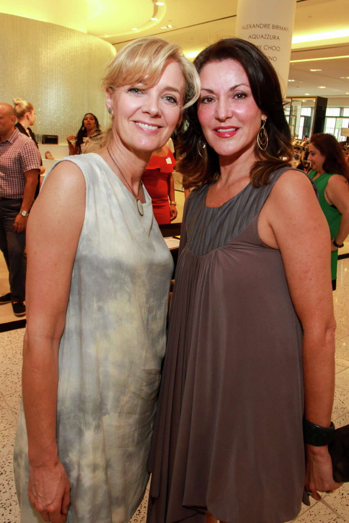 Tootsies showcases fall trends for women who work