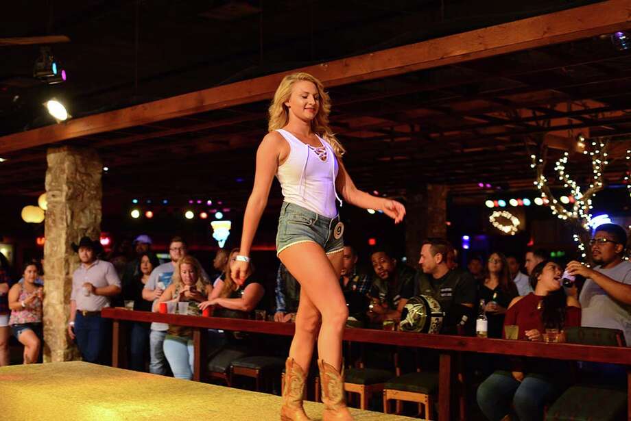 Photos: Midnight Rodeo gets wild with Daisy Dukes contest - mySA