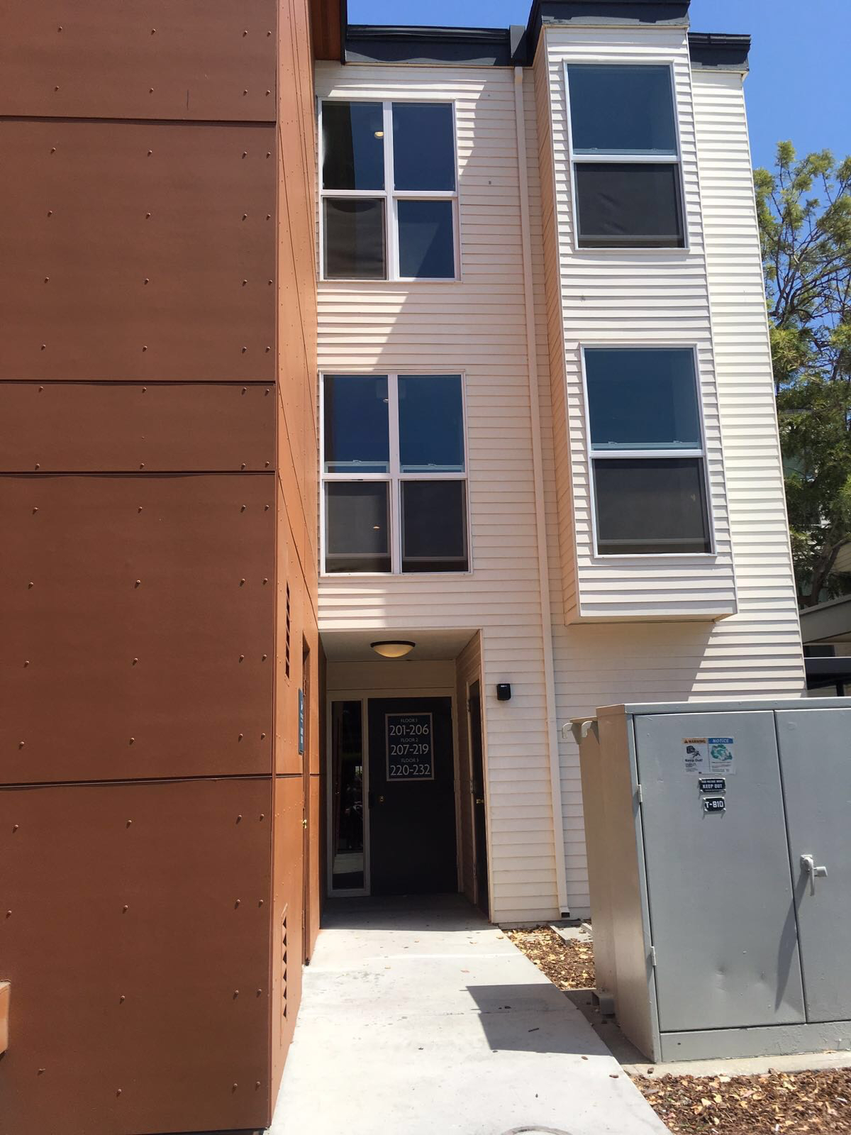 Toddler falls from 3rd-story window in Foster City