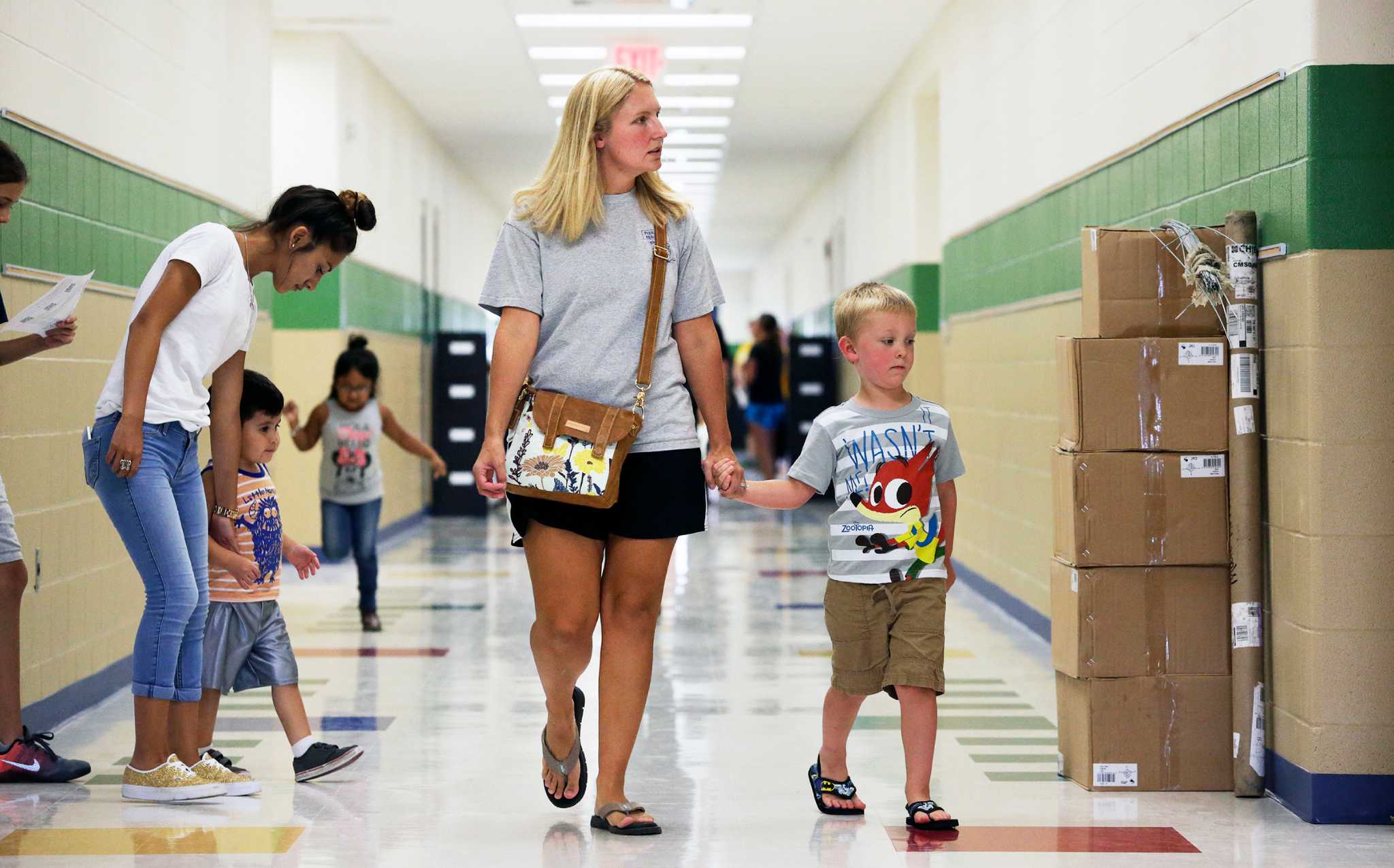 New elementary school opens doors to parents, students