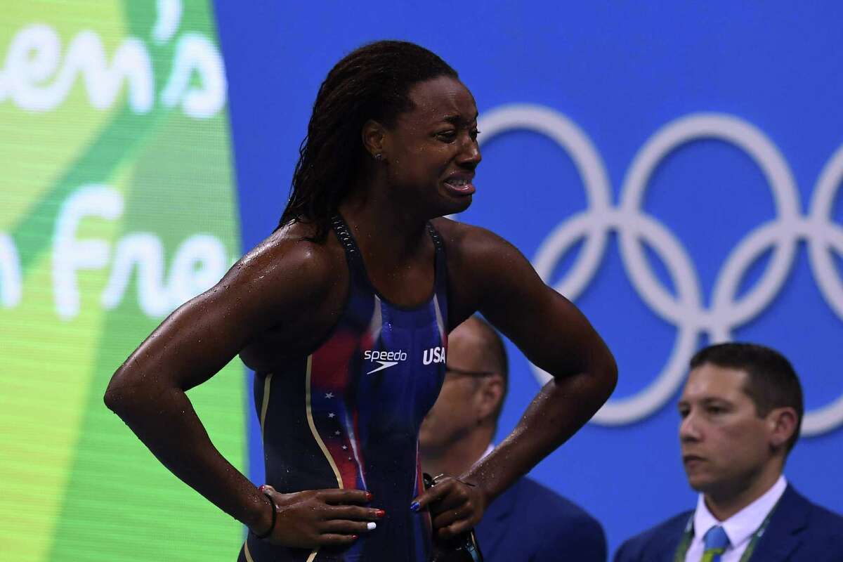 Sugar Land's Simone Manuel ties for gold in 100-meter freestyle