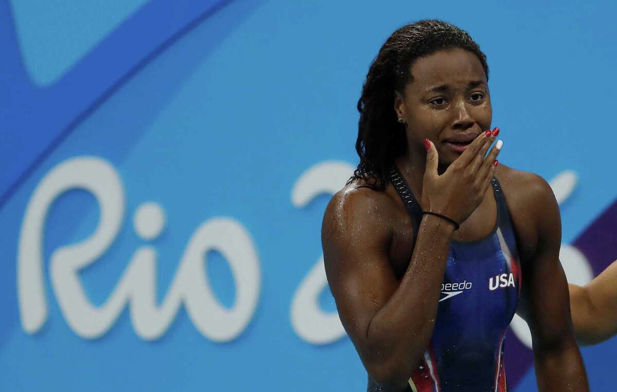 Sugar Land's Simone Manuel makes history by sharing gold in 100 freestyle