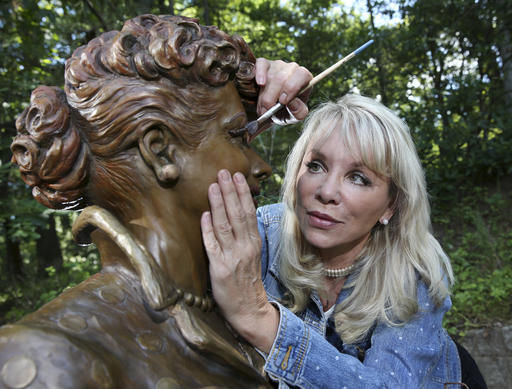 After 'Scary Lucy,' Ball's hometown to unveil new statue
