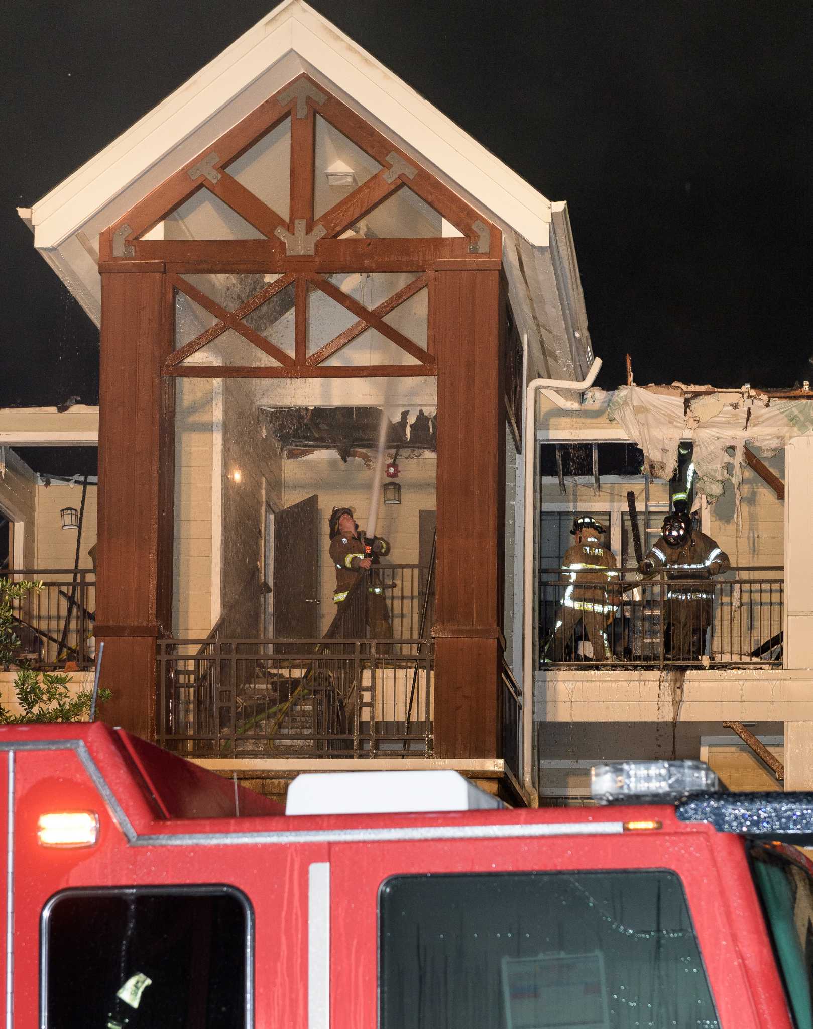 Crews battle massive apartment fire in NW Harris