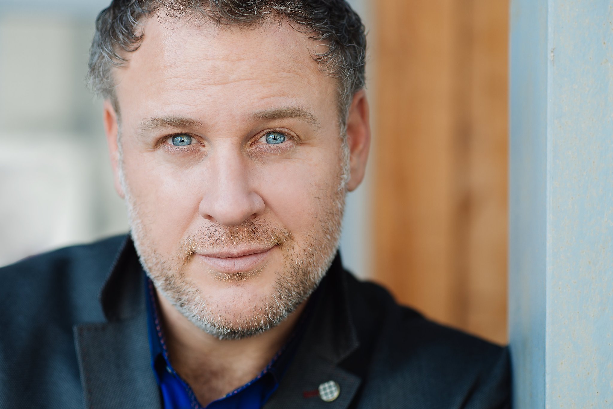 Baritone celebrates his marriage with unusual recital