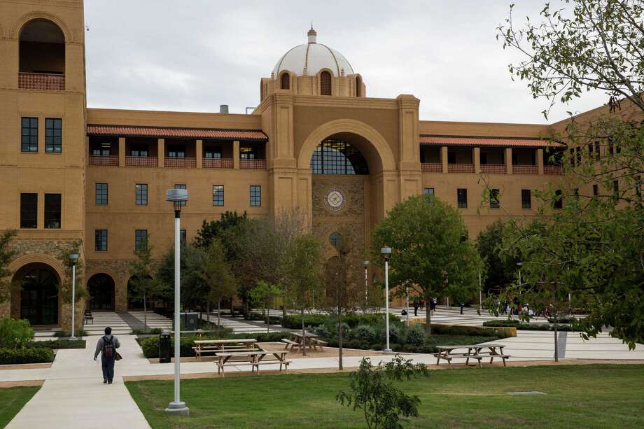 Celebrating TAMUSA’s 1st frosh class - San Antonio Express-News