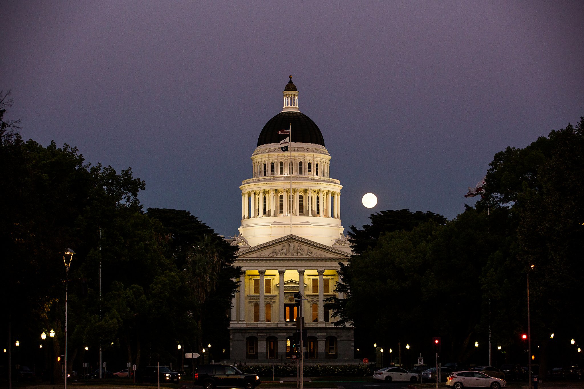 Largest state employees’ union sets 1-day strike for Dec. 5