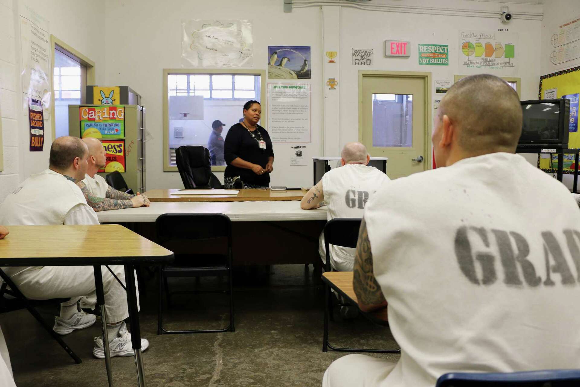 Prison program offers inmates chance to renounce gangs, escape solitary ...