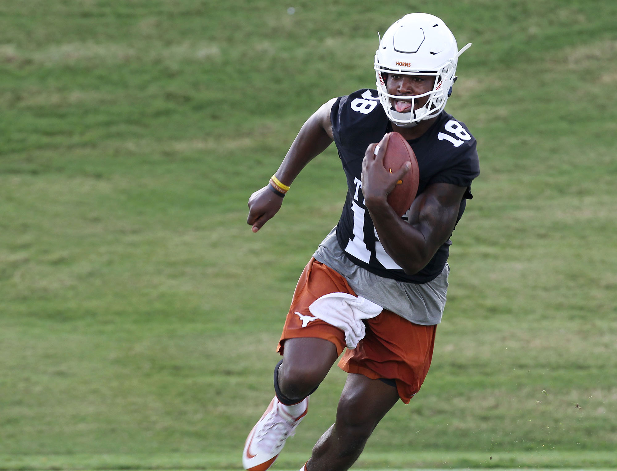 UT's Charlie Strong decides on QB but keeps it to himself
