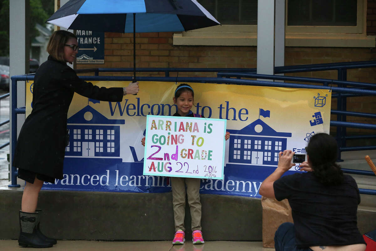 Photos: The first day of school across San Antonio