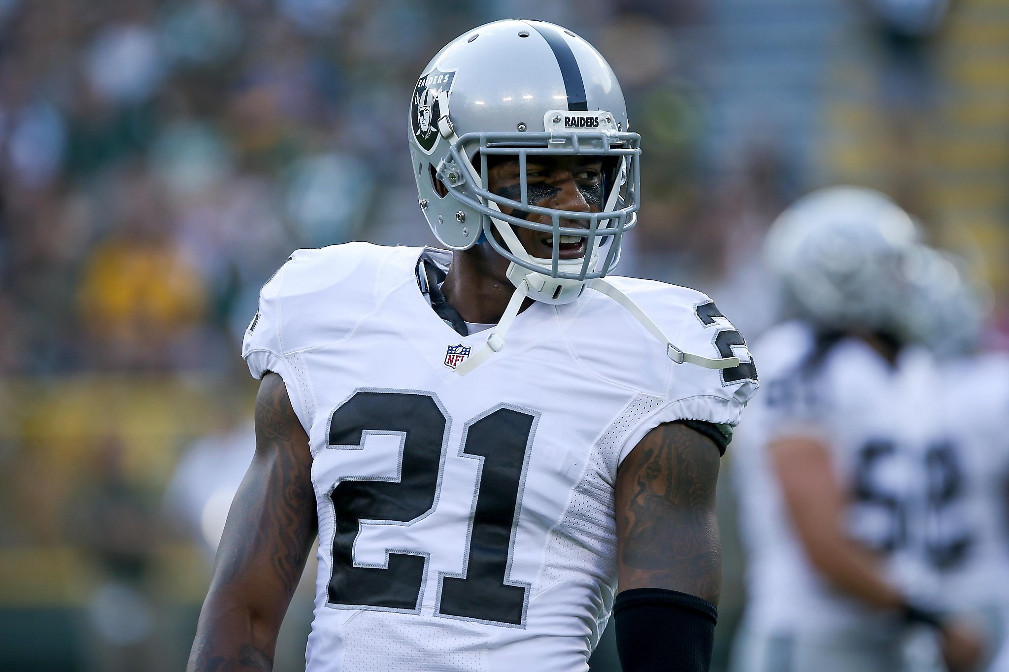 Raiders CB Sean Smith arraigned on assault and battery charges