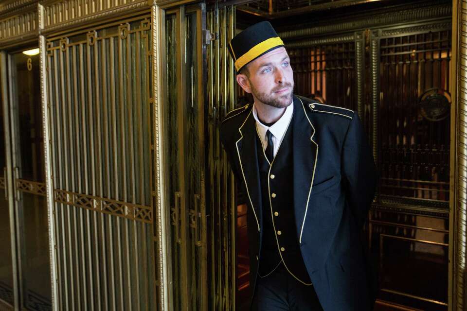 Iconic Smith Tower bar reopens in Seattle