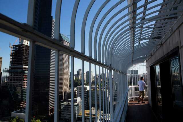 Iconic Smith Tower bar reopens in Seattle