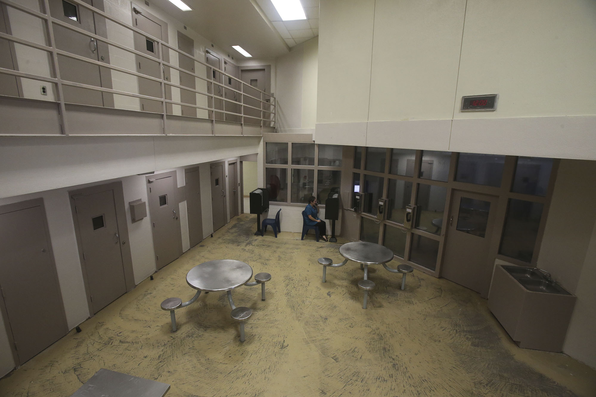 41-year-old Bexar County Jail inmate dies after guard finds her ...