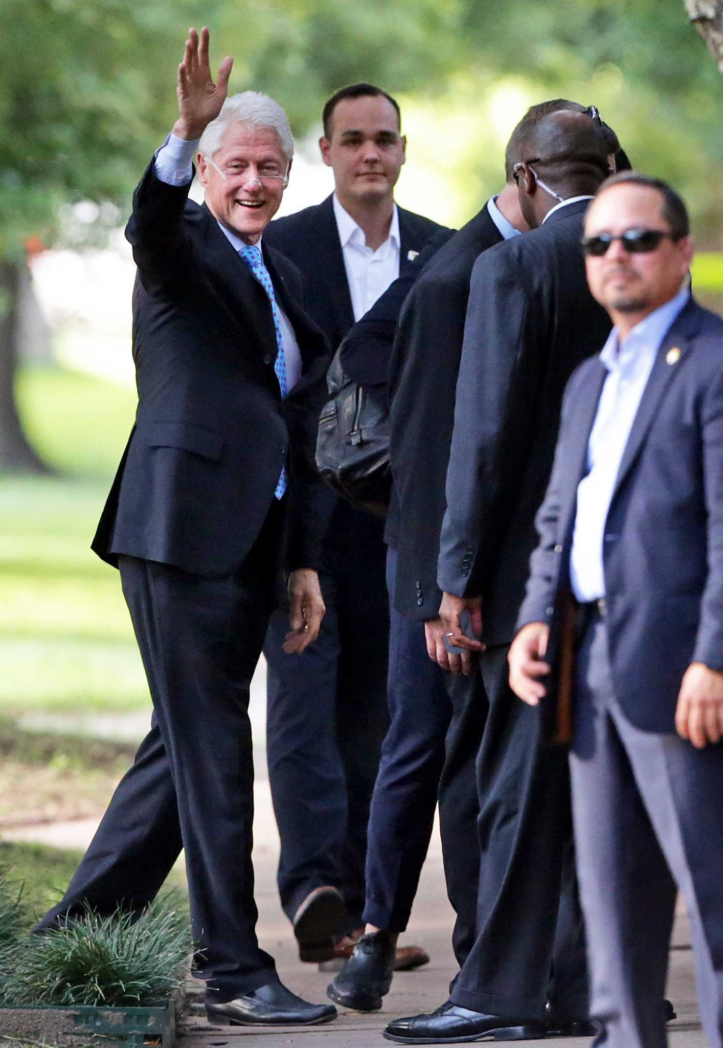 Bill Clinton arrives in S.A. for fundraiser