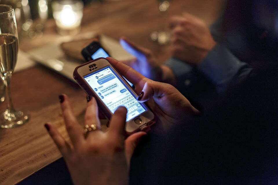 Alaska Airlines begins customer service via text message