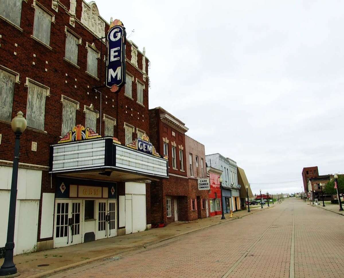 Creepy photos show abandoned town of Cairo, Illinois years after ...