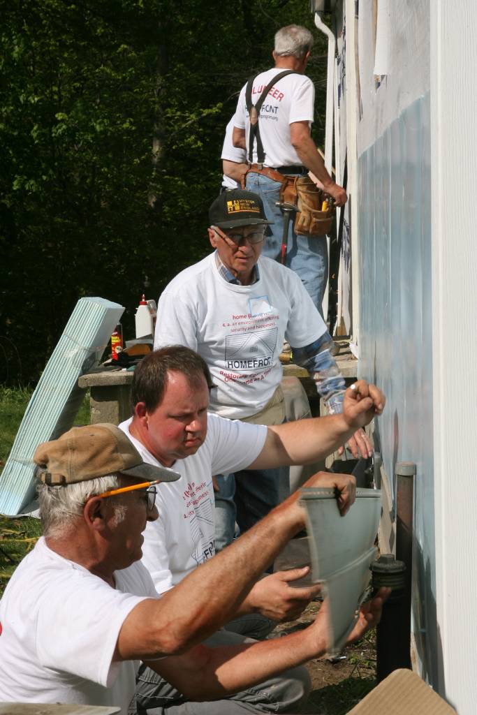 Homefront volunteers fix up homes