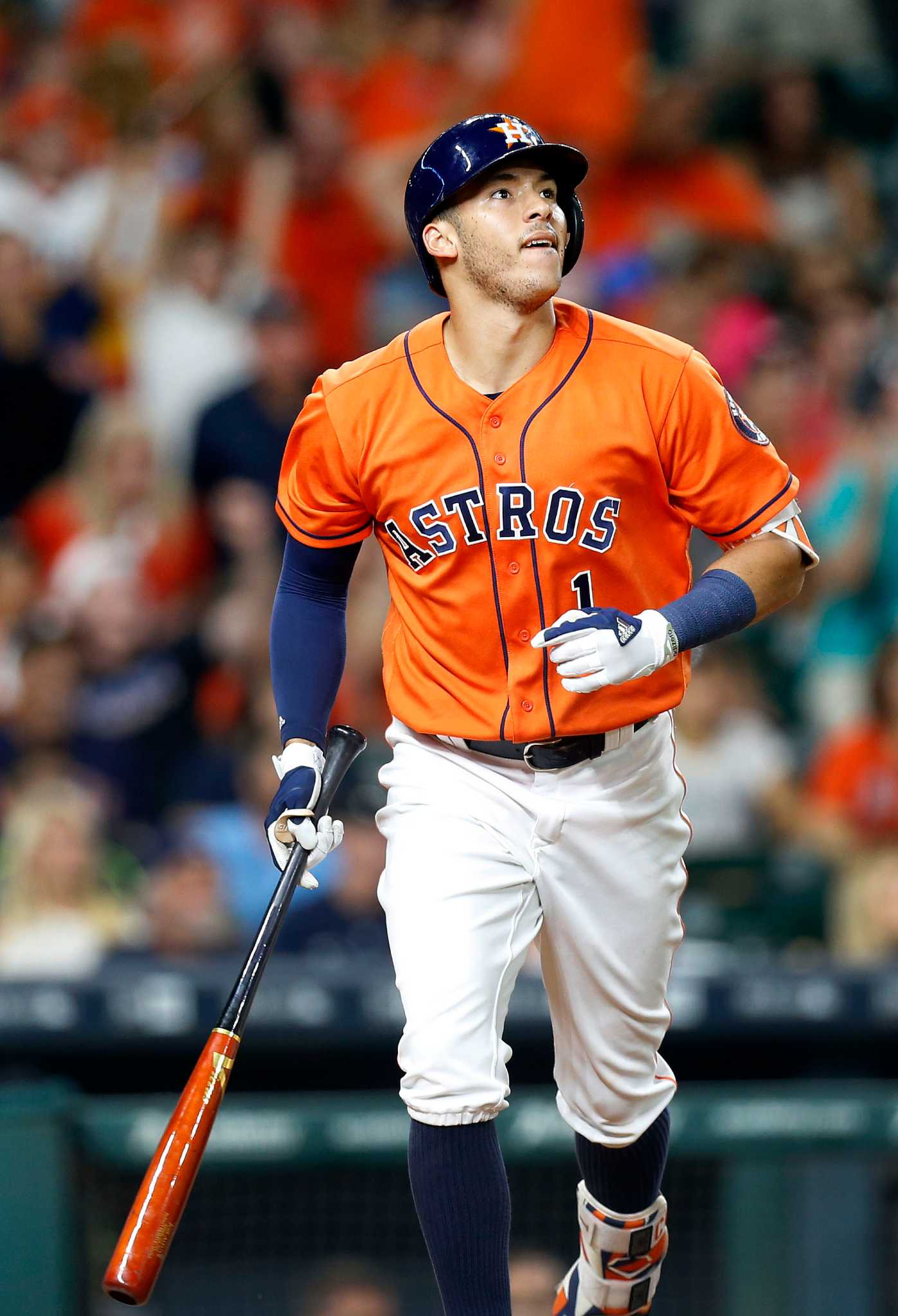Astros' Carlos Correa using entire field to drive in runs