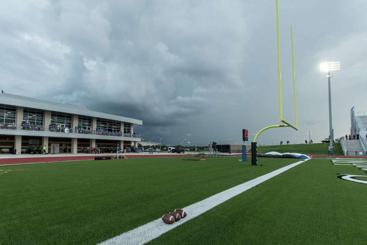 New Caney romps past Livingston to kick off season