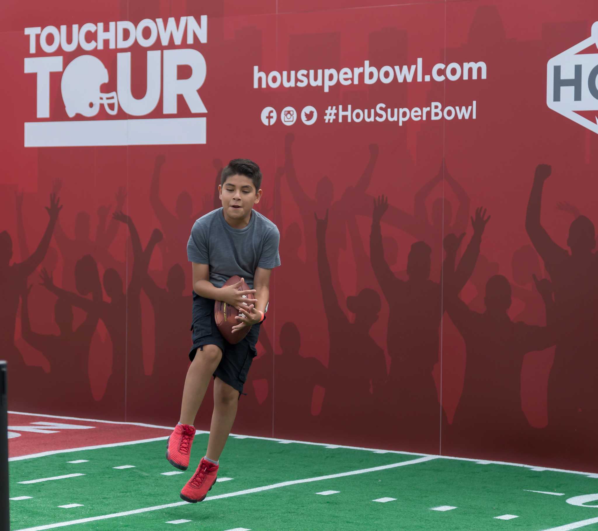 Pre-Super Bowl event scores touchdown with kids