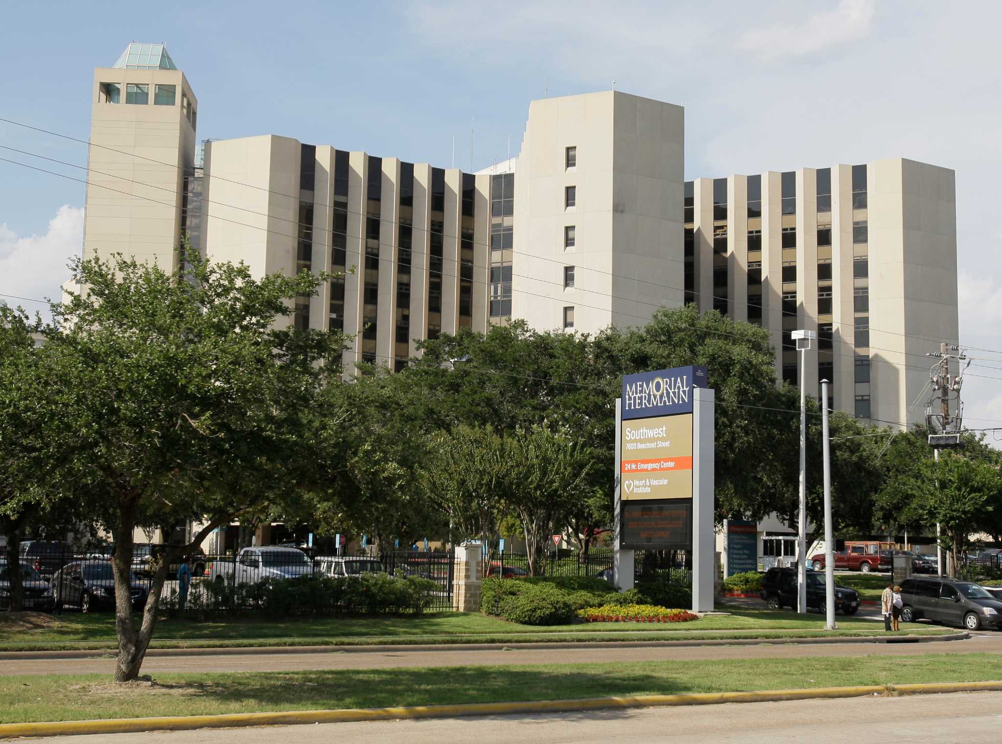 Houston woman poses as nurse at area hospital