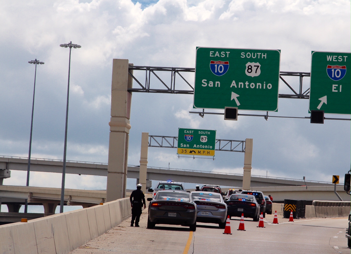 Rollover on Interstate 10 at Loop 410 forces closure of eastbound lanes