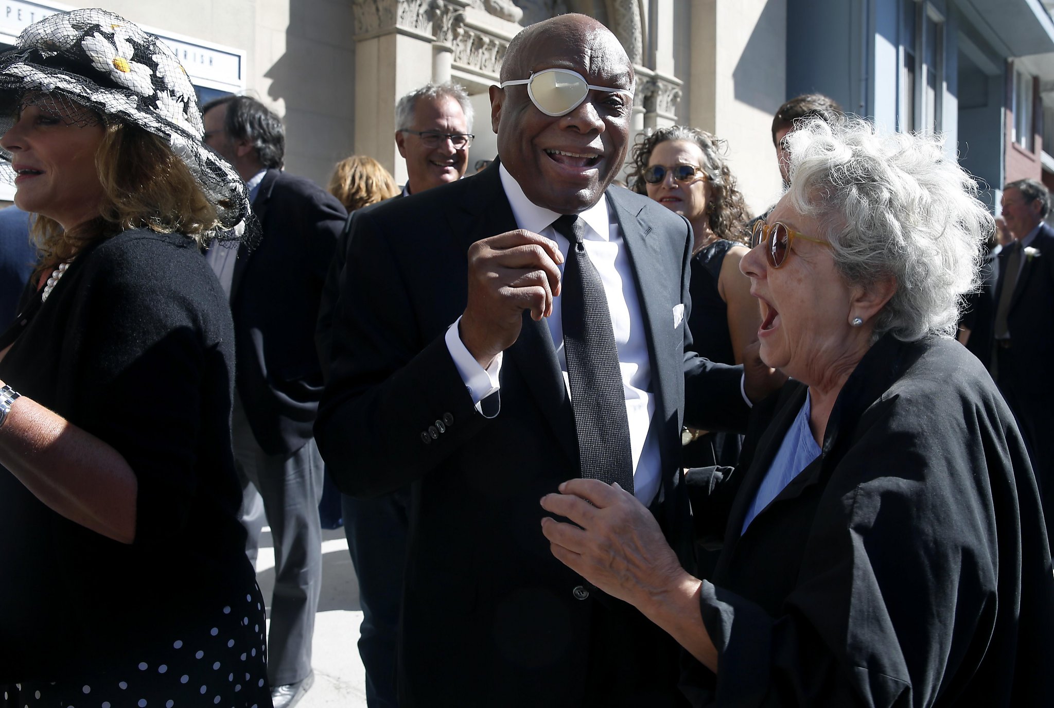 City bids farewell to journalist Warren Hinckle