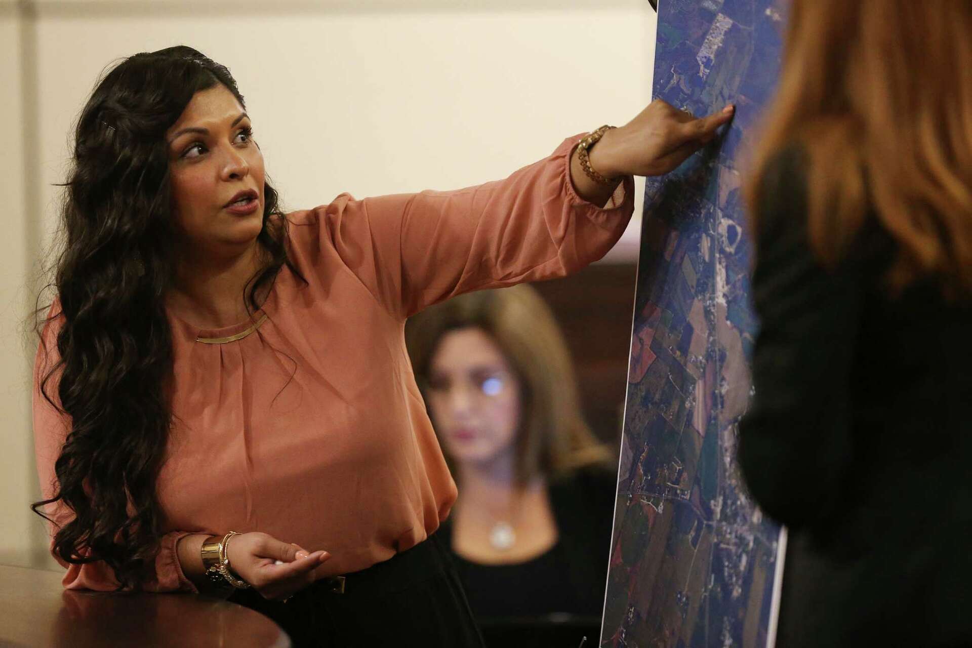Experts at San Antonio murder trial say wife’s Escalade sideswiped ...