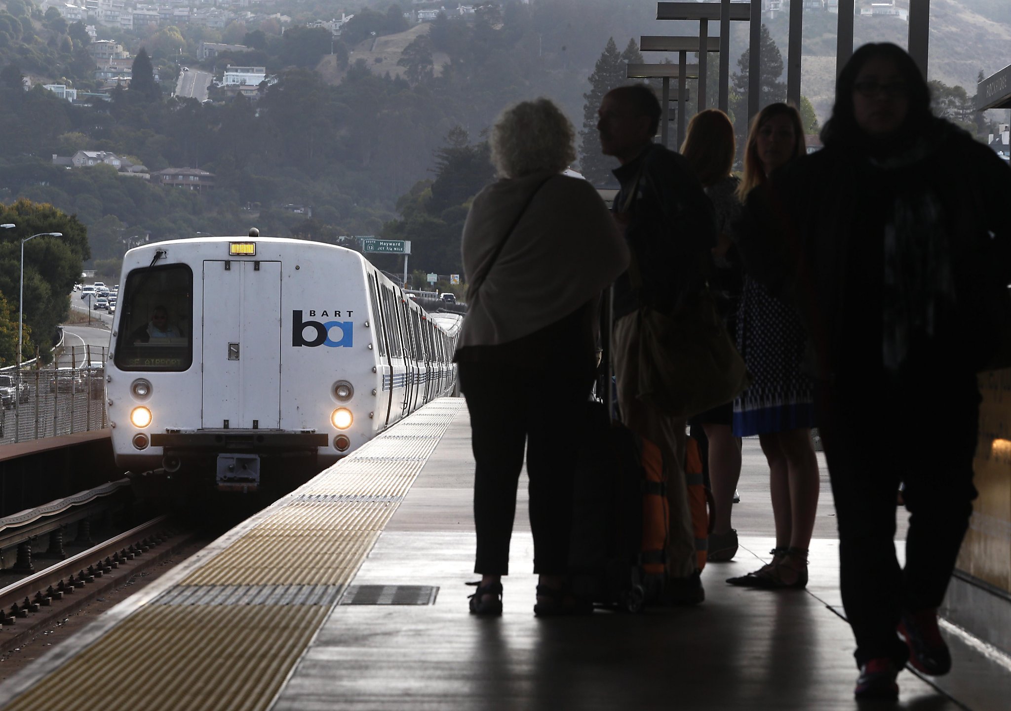 BART warns of major delays due to equipment problem, track closure