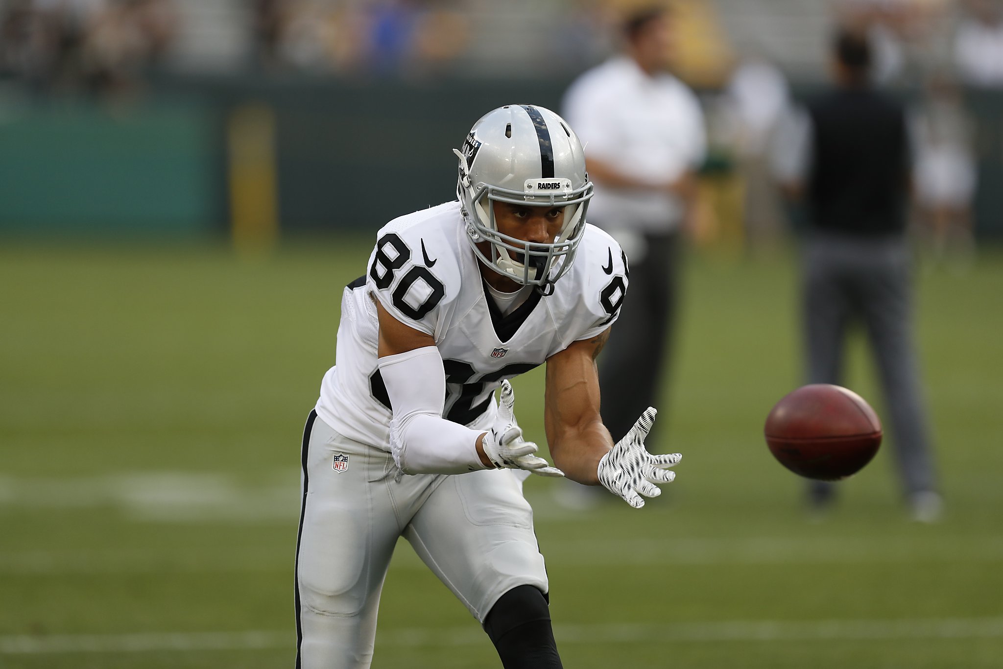 Raiders’ focus shifts to receivers, runners fighting for spots